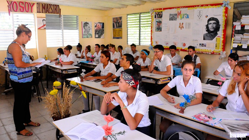 full-maestra-aula-alumnos - Ministerio de Educación de la República de Cuba